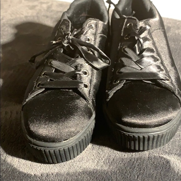 Forever 21 | Shoes | Forever 2 Black Shoes Size 85 | Poshmark